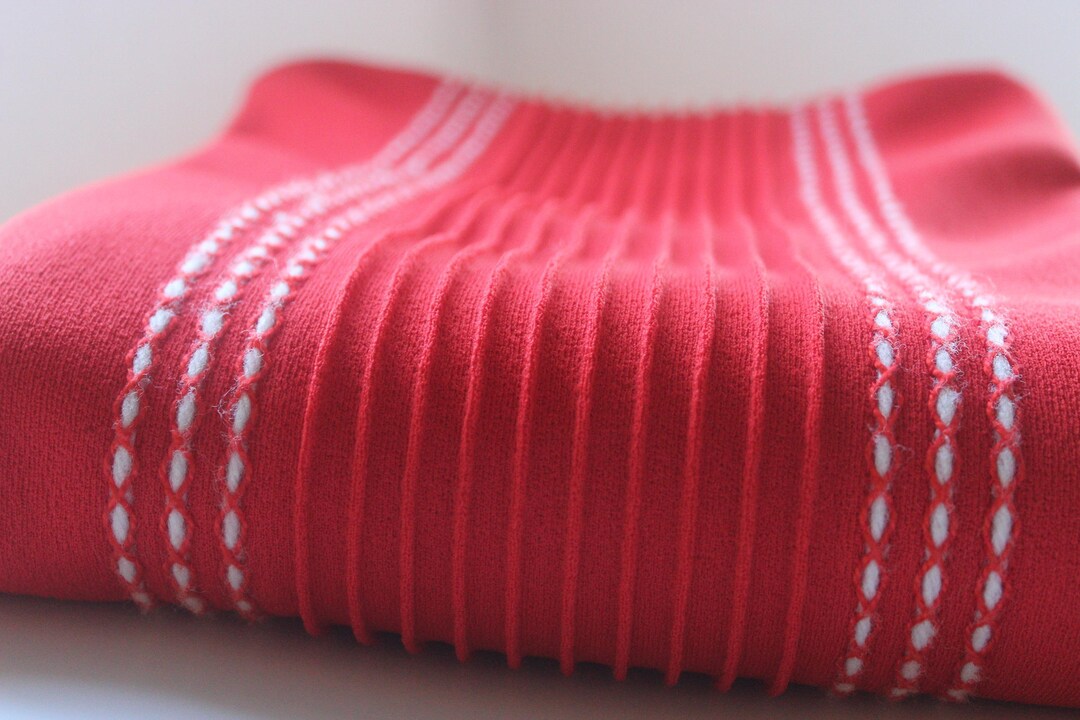 1970s Red Knit Fabric 2 Yards Vintage Stretchy 70s Textured Trippy ...