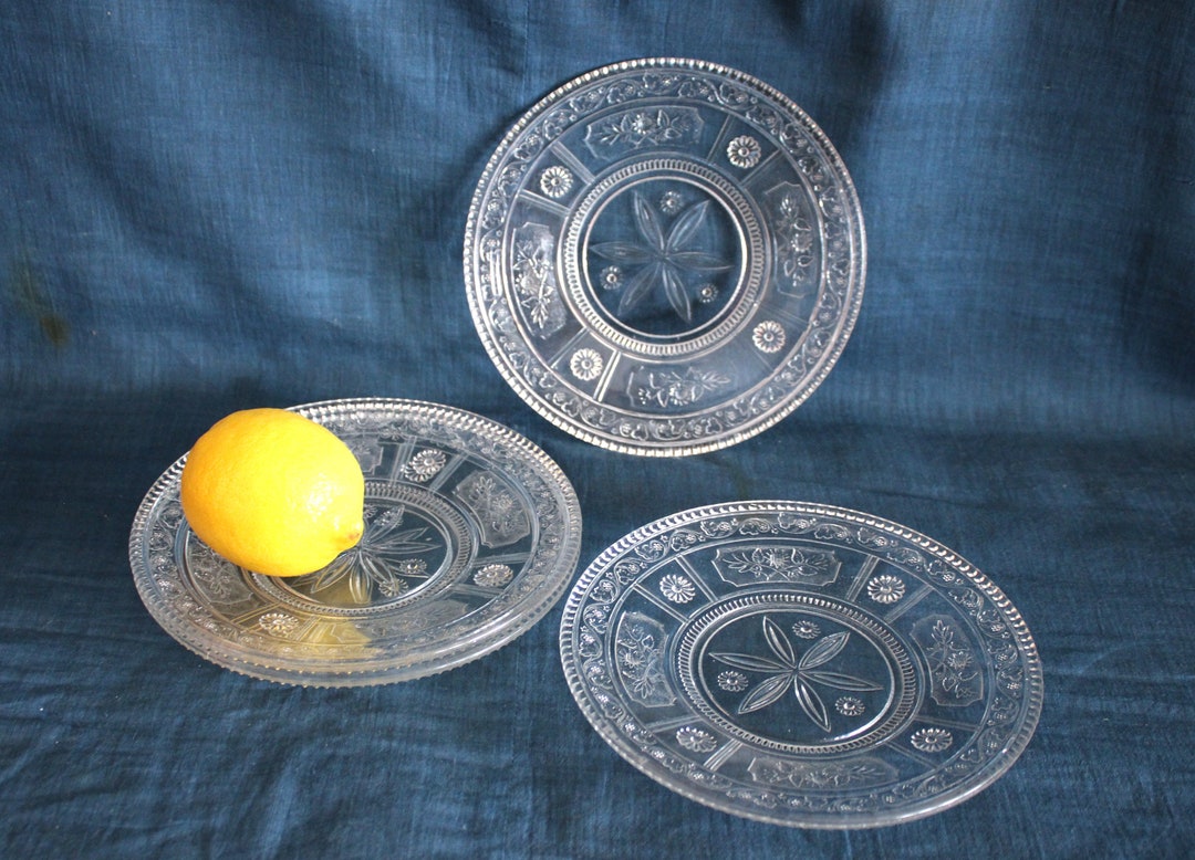 4 Antique EAPG Glass Willow Oak Wreath Dessert - Bread Plates Early ...