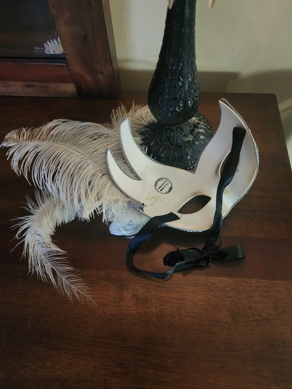 Italian Masquerade Mask White - Gem