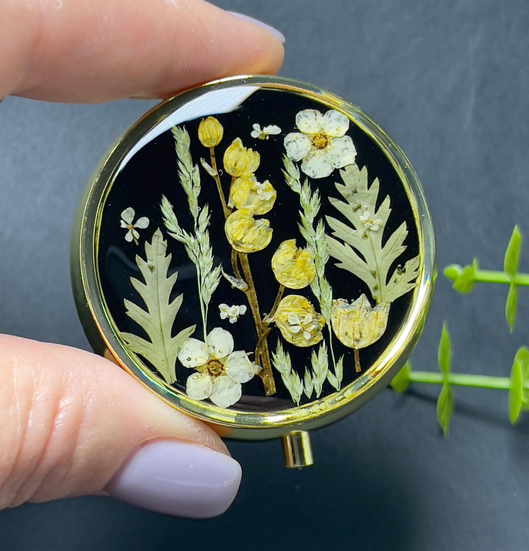 Pill Box – Gold Round Resin With Real Flowers - Etsy