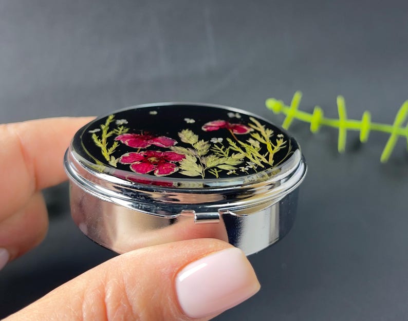 Resin Pill Box With Real Flowers, Elegant 3 Compartment Pill Organizer ...