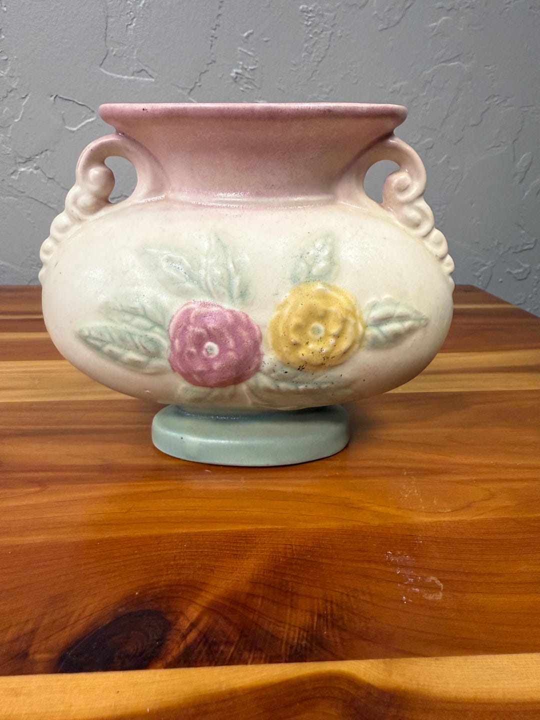 Hull Pottery | Camellia Open Rose Vase | 5” X 7” - Etsy