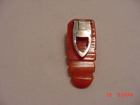 Vintage Carved Orange Bakelite Dress / Fur Clip 16 -… - Gem