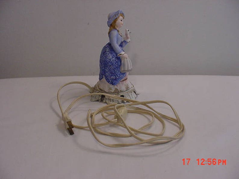 Vintage Aladdin Giftware Portable Lamp / Night Light Woman With Song ...