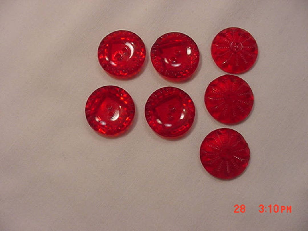 7 Matching Vintage Red Glass Buttons 18 - 485 - Etsy