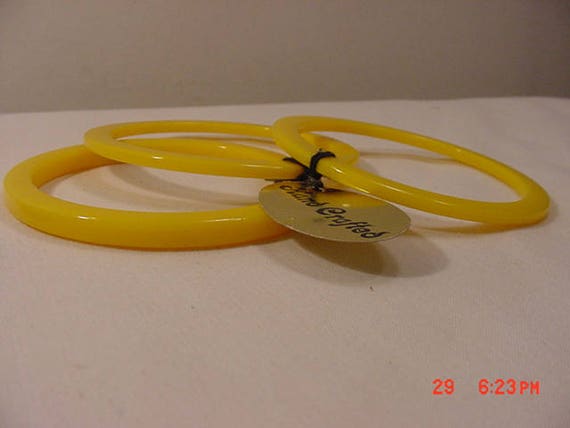 6 Vintage Hand Crafted Plastic Bangle Bracelets 17 -… - Gem