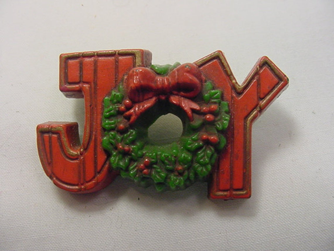 Vintage Hallmark Plastic Christmas Joy Wreath Brooch 19 536 - Etsy