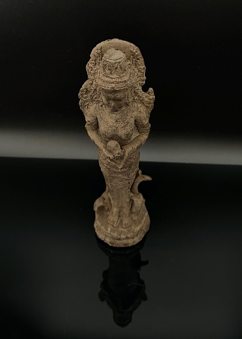 Bronce javanés que representa a Sri Devi — Majapahit, Java Oriental ...