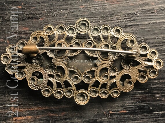 Neiger Brooch. Chinoiserie Design. Chinese Line. Drag… - Gem