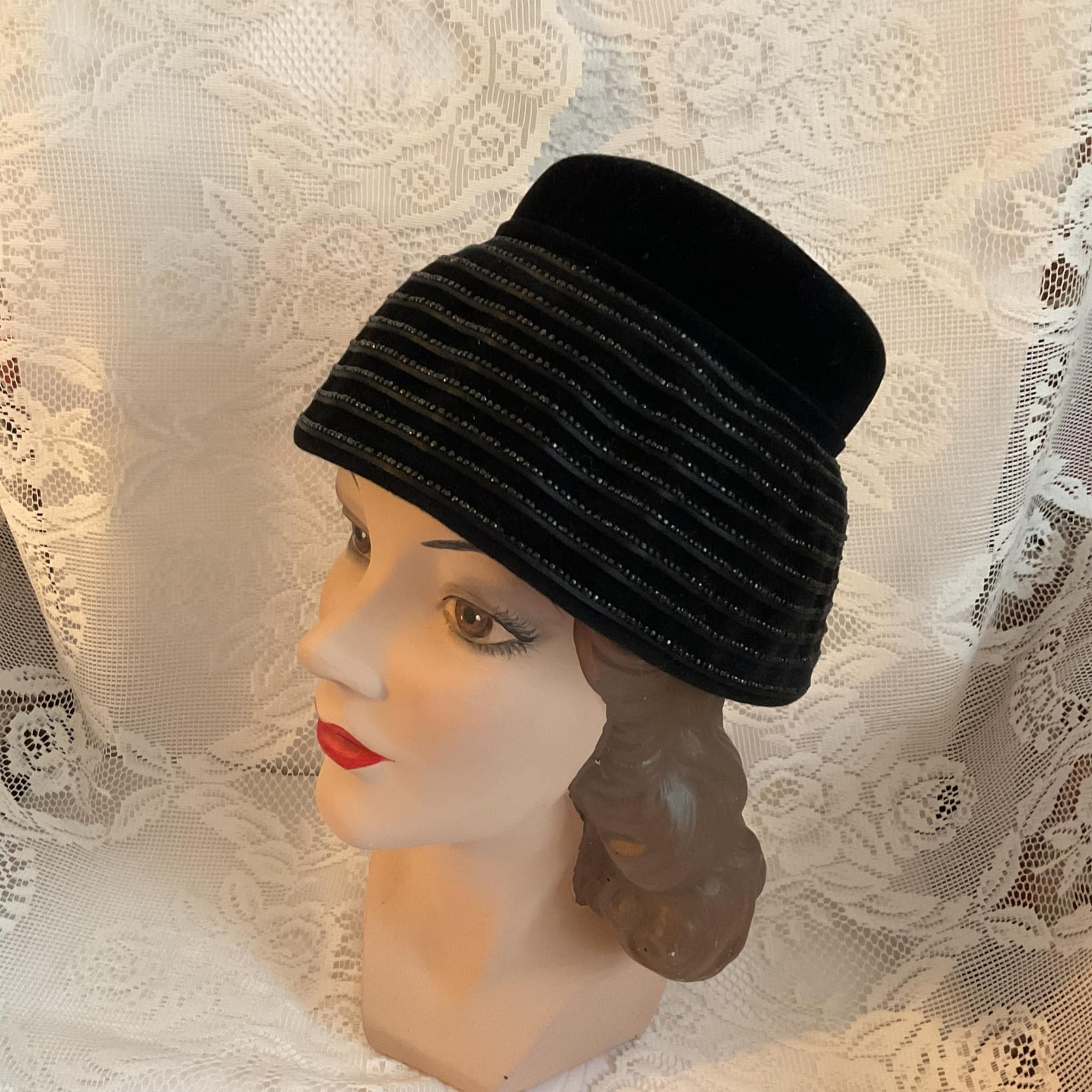 Vintage 1950's Hat Dark Black Adorned With Black Glass Tiny Beads Comes ...