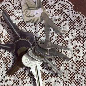 Vintage 1950's 1960's 1970's Keys Group of 7 Different Shapes Styles ...