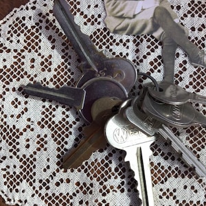 Vintage 1950's 1960's 1970's Keys Group of 7 Different Shapes Styles ...