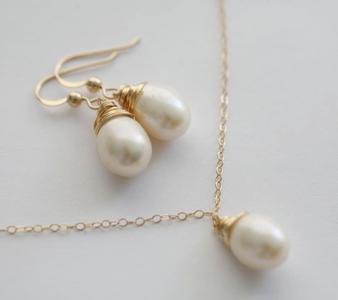 Wire Wrapped Pearls Necklace and Earrings Setmothers - Etsy