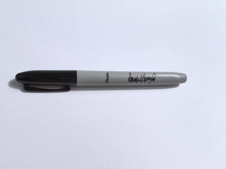 Donald Trump Sharpie Permanent Marker With President's Signature White ...