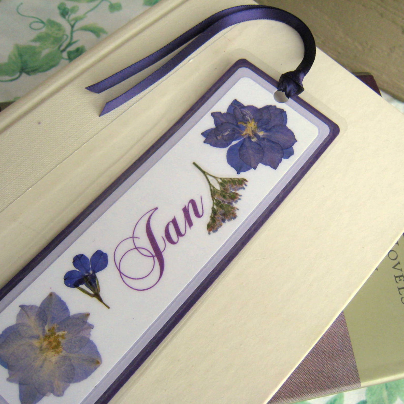 Custom Personalized Bookmark With Laminated Pressed Flowers - Etsy