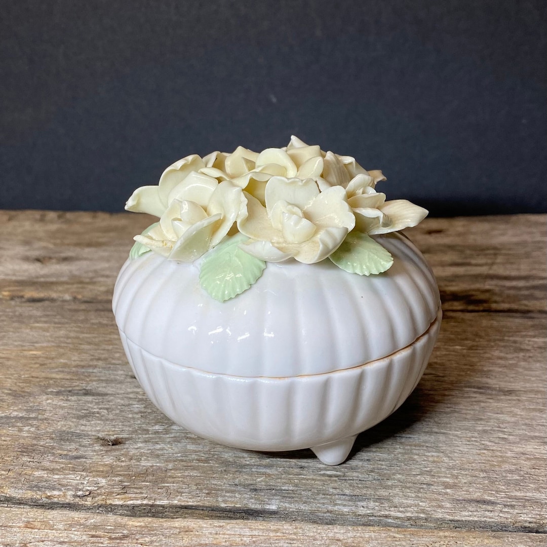 Capodimonte Porcelain Flower Trinket Box by Nippon Yoko Boeki Co 1930's ...