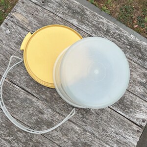 Tupperware Cake Carrier, Round Cake Taker, Harvest Gold 3 Piece Base ...