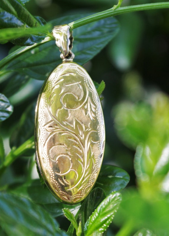 Pretty Vintage Gold Plated Oval Locket Love Token | Etsy