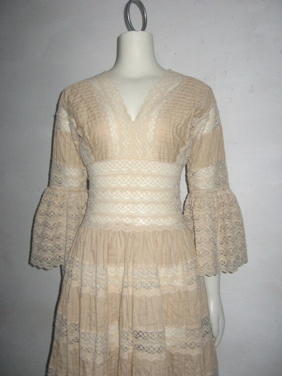 Vintage Dell Original Beige Pin Tuck Scallop Lace Dou… - Gem