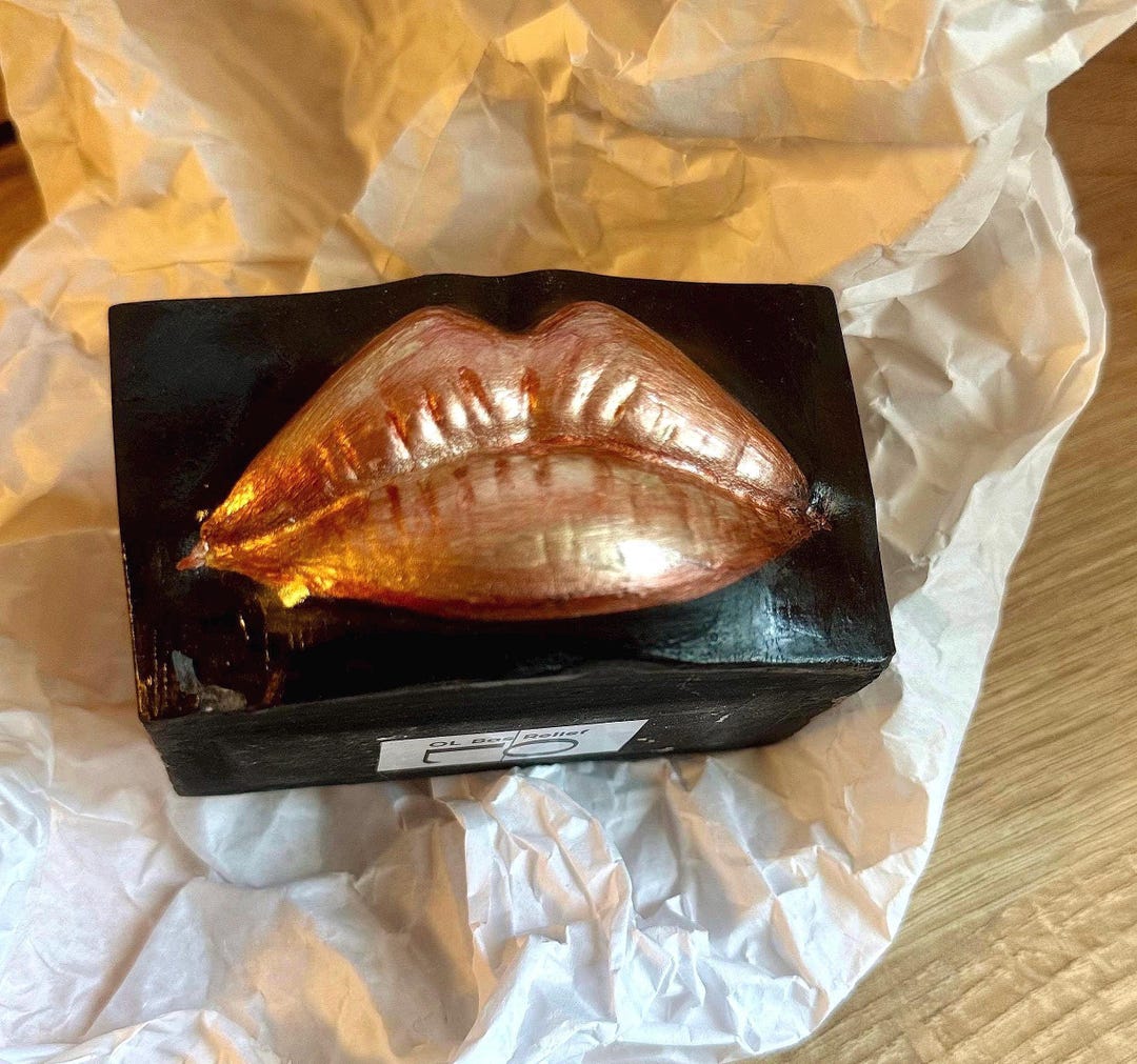 Sculpted Lips Gypsum Organizer – Feminine Trinket & Candle Holder ...