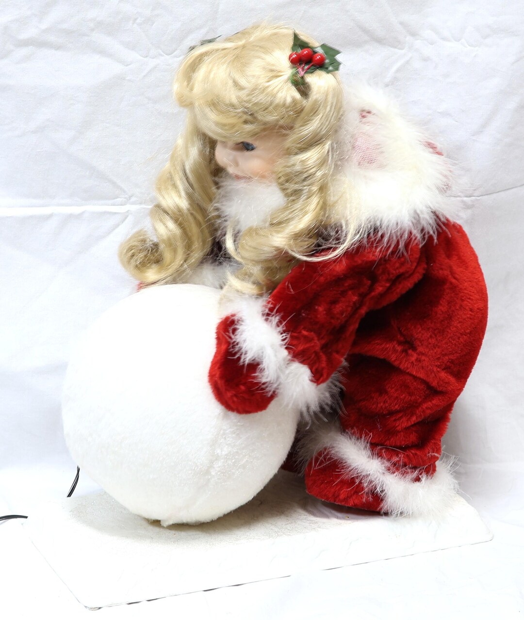 Holiday Creations Motion-ette Animated Holiday Figure Girl Making a ...