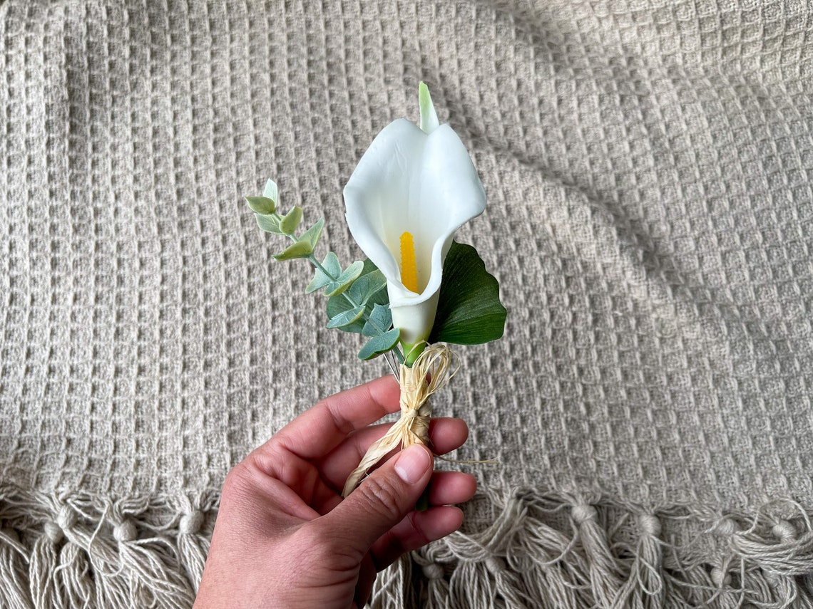 White Calla Lily Buttonhole Boutonnières for Prom Lily Wrist - Etsy