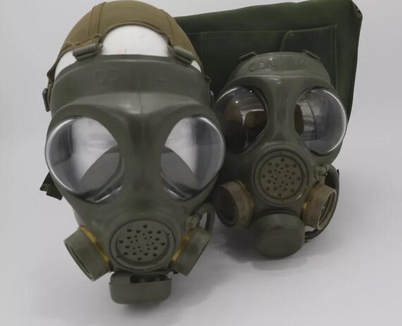 Rare Vintage Canadian Military C4 Gas Mask Size M - Gem