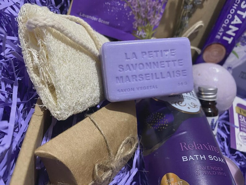 Lavender Spa Gift Set: Relaxing Pamper Hamper With Essential Oil & Silk ...