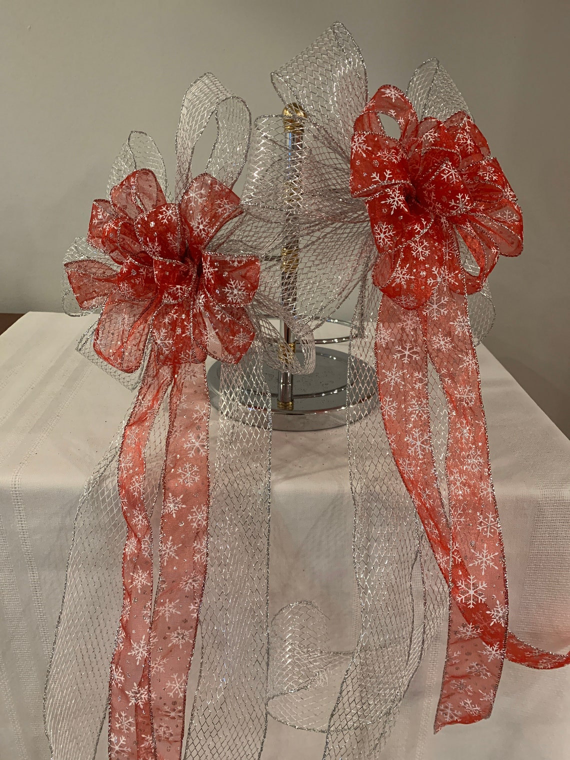 Set OF 2 Winter Holiday Bows Red and white snowflake bows set | Etsy