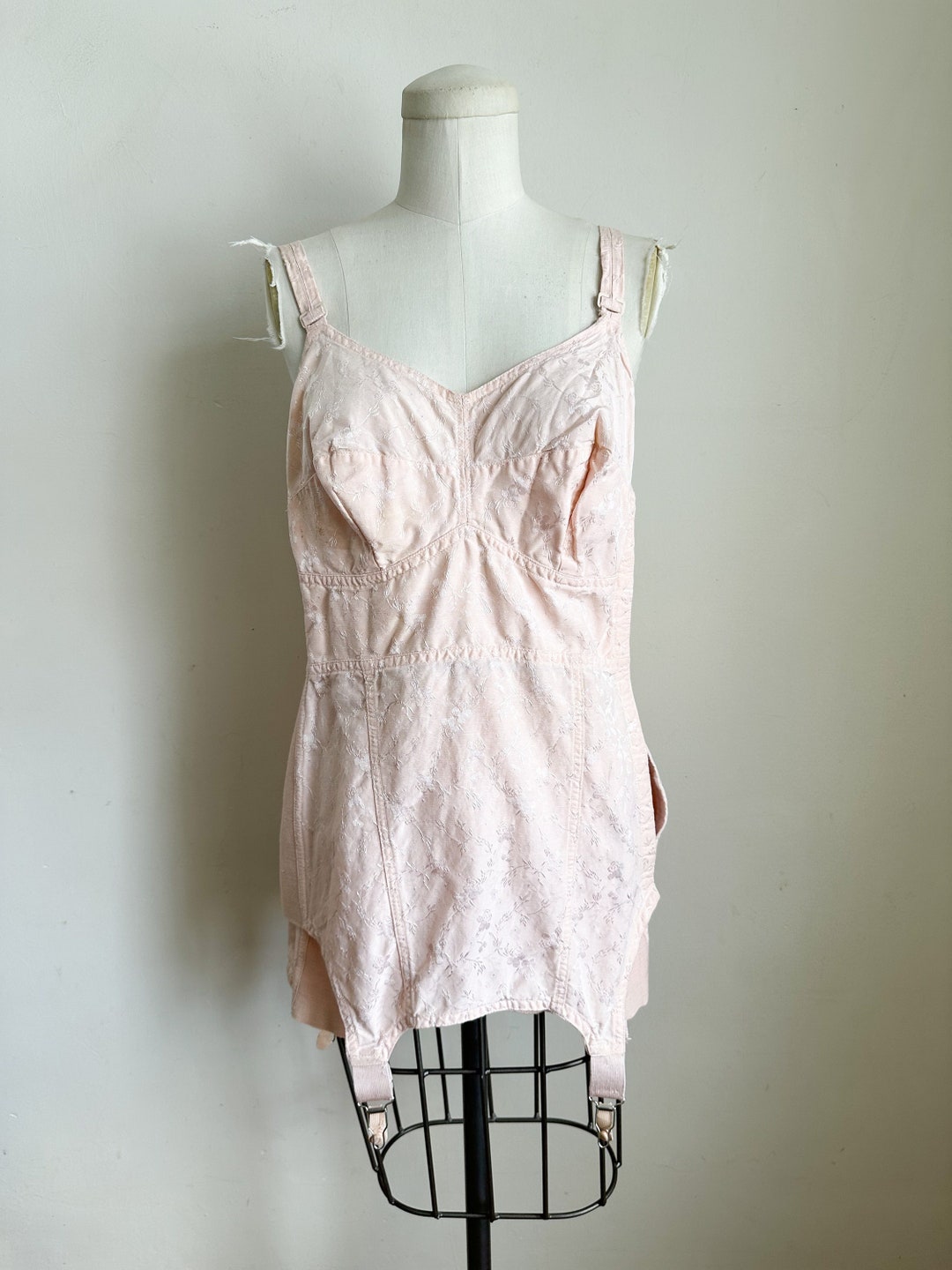 Vintage 1950s Pink Shape Wear / Bullet Bra / Garter // L 40" Bust - Etsy