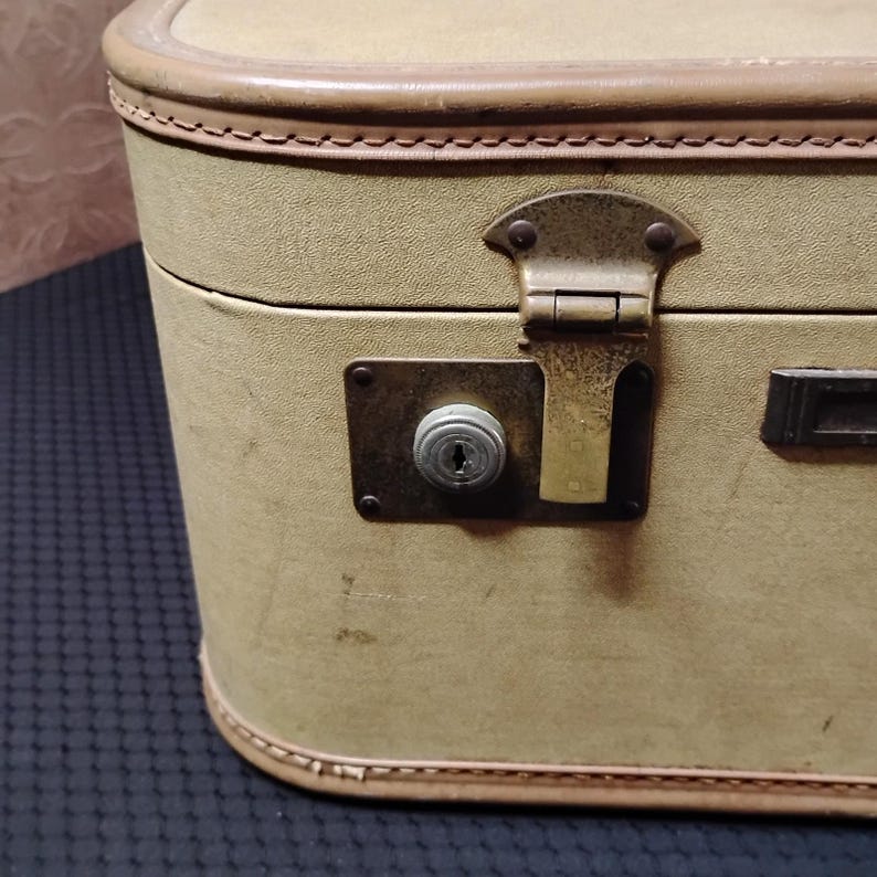 Vintage 1950s J.C. Higgins Sears Brown Gold Train Travel Vanity Make up ...