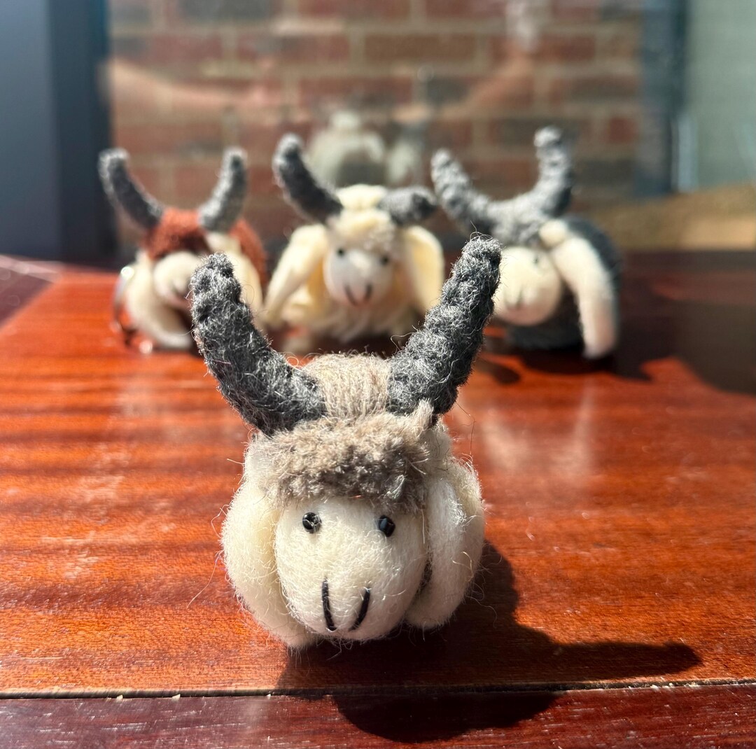 Handmade Wool Felt Highland Cow Keychain: Scottish Bag Charm - Etsy