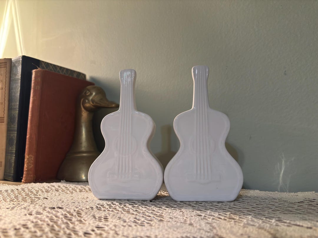 Vintage White Guitar Salt and Pepper Shakers – Musical Kitchen Decor ...