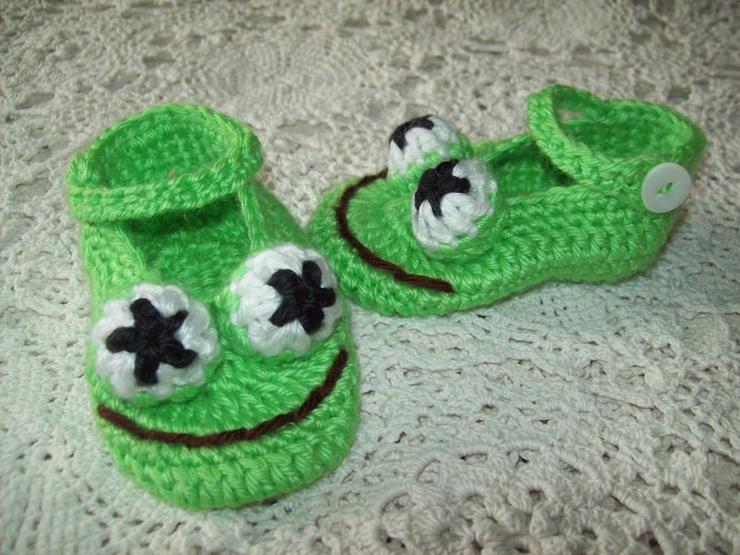 Hand Crochet Girl or Boy Baby Infant Happy FROG BOOTIES A Unique Baby ...