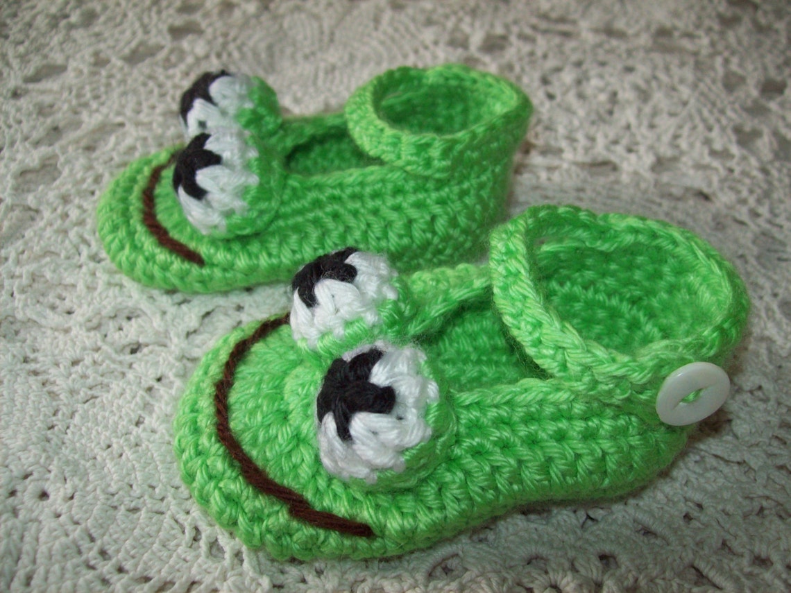 Hand Crochet Girl or Boy Baby Infant Happy FROG BOOTIES A Unique Baby ...