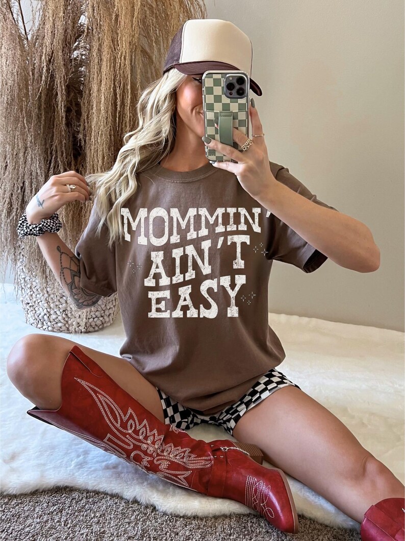 Mommin Aint Easy PNG, Motherhood PNG, Trendy Mom PNG, Retro Distressed ...