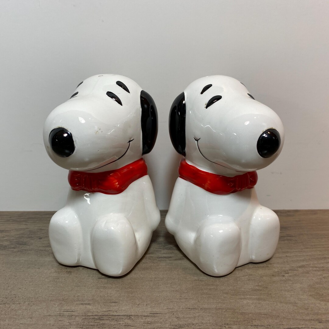 Snoopy Salt and Pepper Shakers Ceramic Peanuts Charlie Brown B&M - Etsy