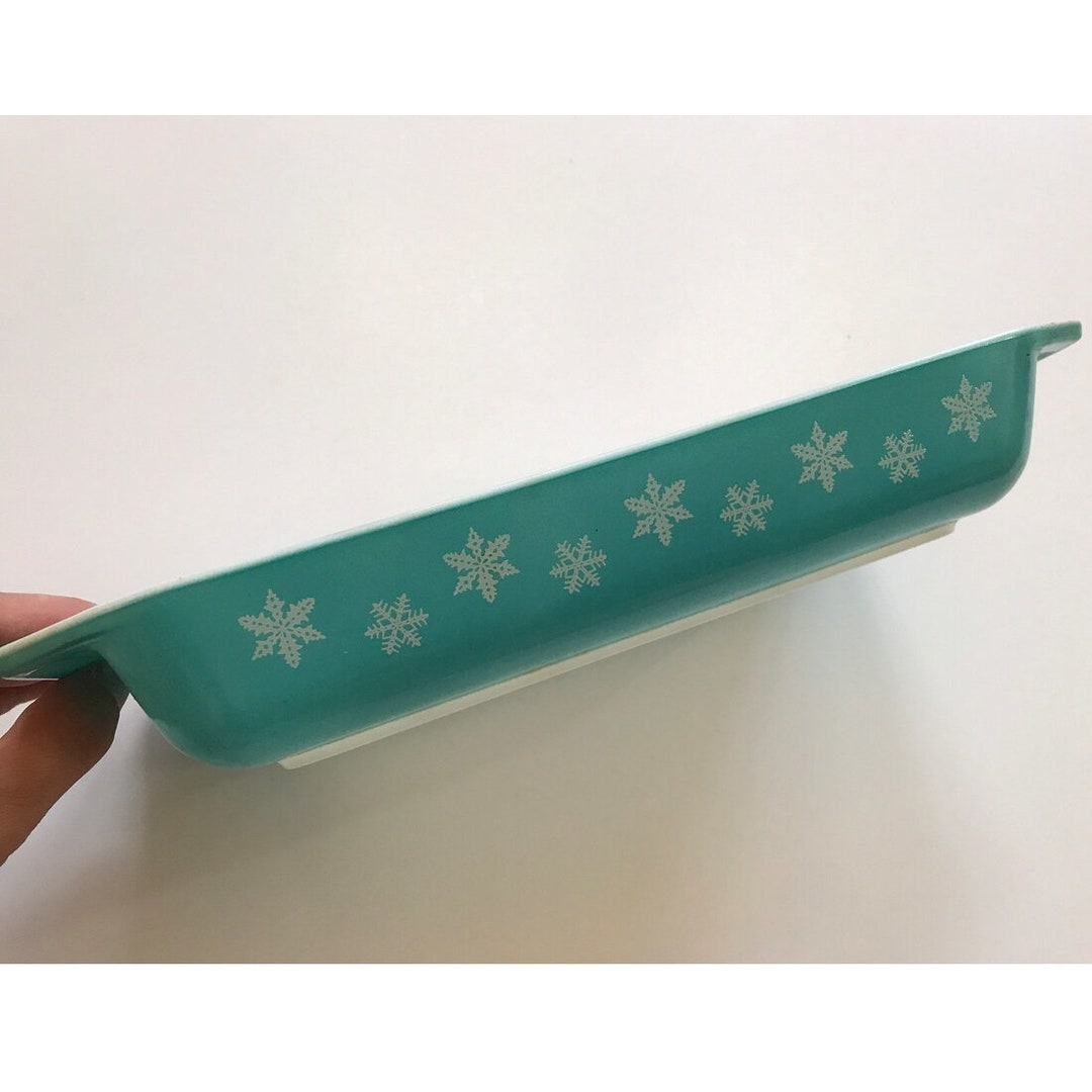 SALE Vintage PYREX Turquoise Snowflake 548-B Casserole Space Saver ...