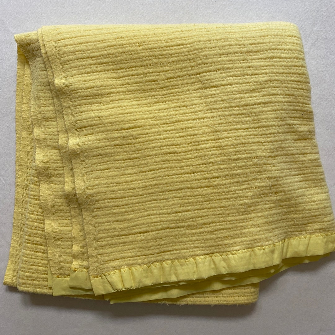 Yellow Vintage Thermal Waffle Weave Blanket Twin Bed Size Bedspread Amazing 70s 80s Bedding ...