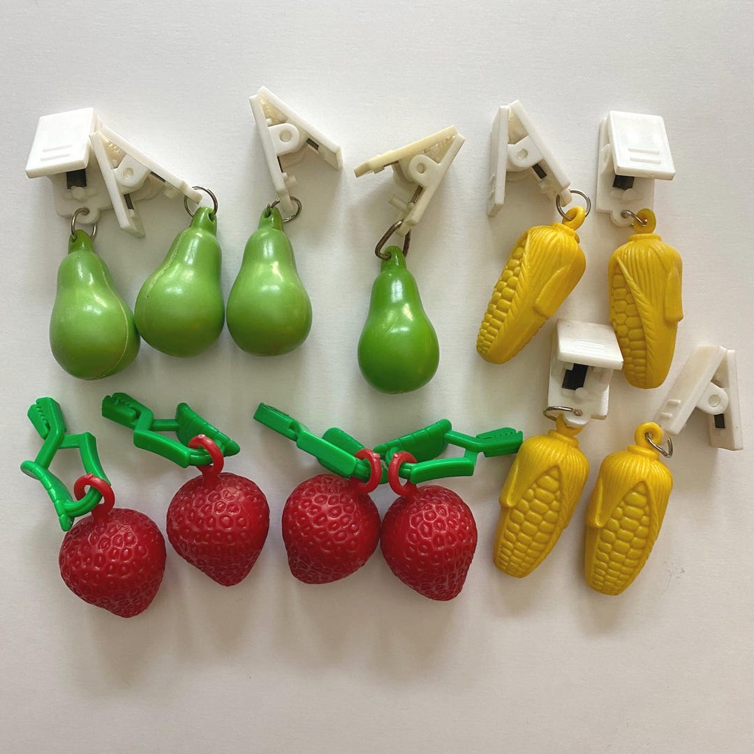 Vintage Picnic Table Cloth or Napkin Weigh Clips Pears Strawberries ...