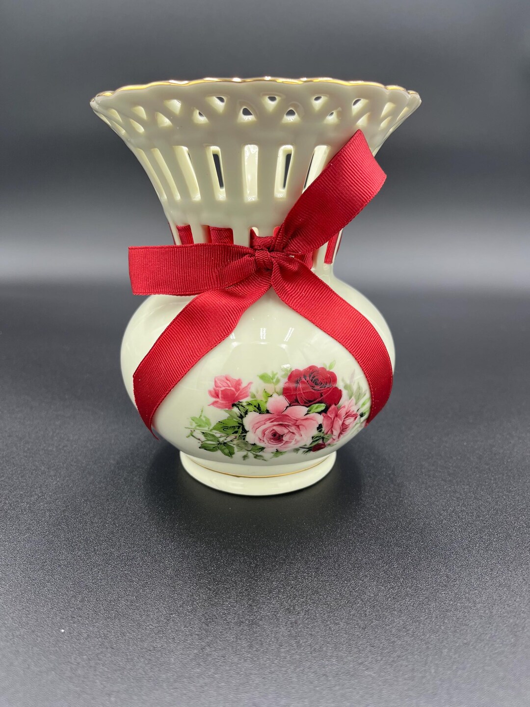 Baum Formalities Red Roses Vase Small Size Flower Vase Decorative Vase ...
