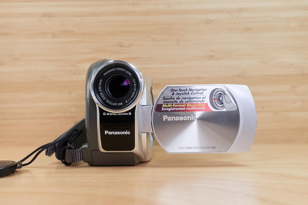Vintage Panasonic VDR-D100 Handycam Camcorder / 30x Optical Zoom / DVD ...