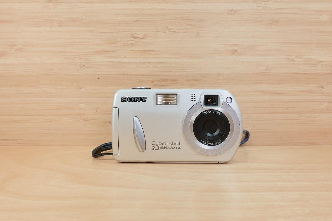 Vintage Sony Cyber-shot DSC-P32 / 3.2MP Digital Camera / Silver / Made ...