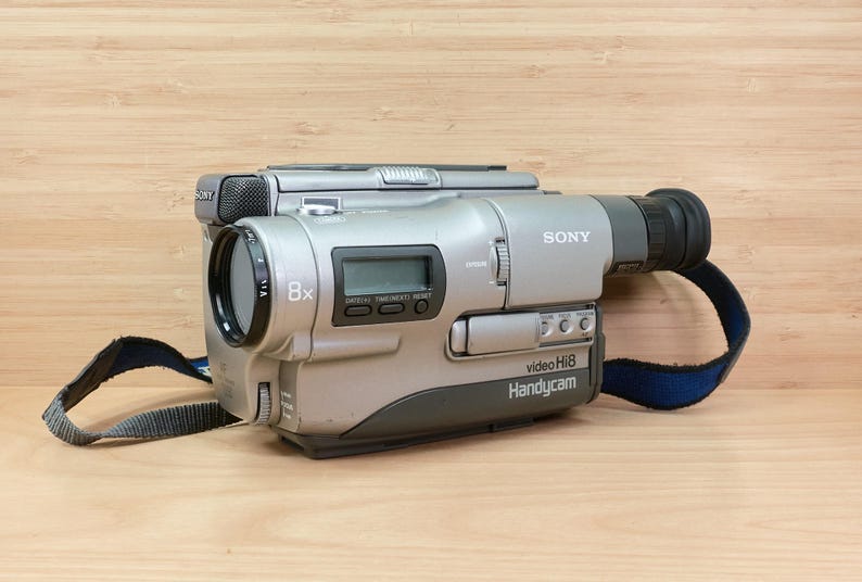 Vintage Sony CCD-TR200 / Hi8 Handycam / Video Camcorder / 8x Optical ...