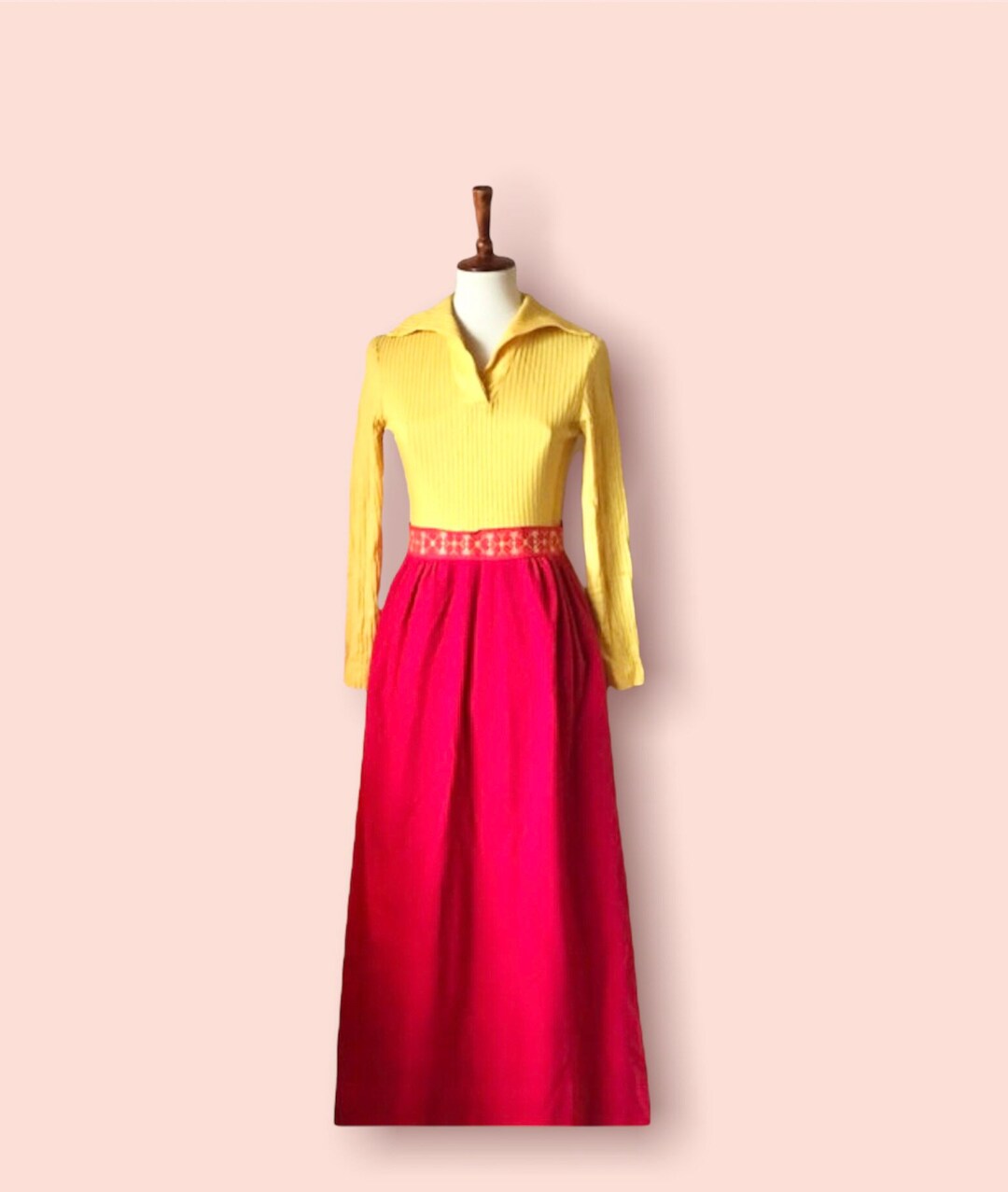 Vintage gelb und rot Maxi 1970er Jahre Kleid Kragen langarm Größe klein ...
