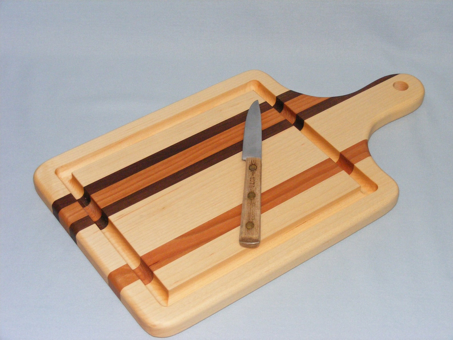 Paddle Cutting Board With Extra Deep Groove and Handle Maple - Etsy