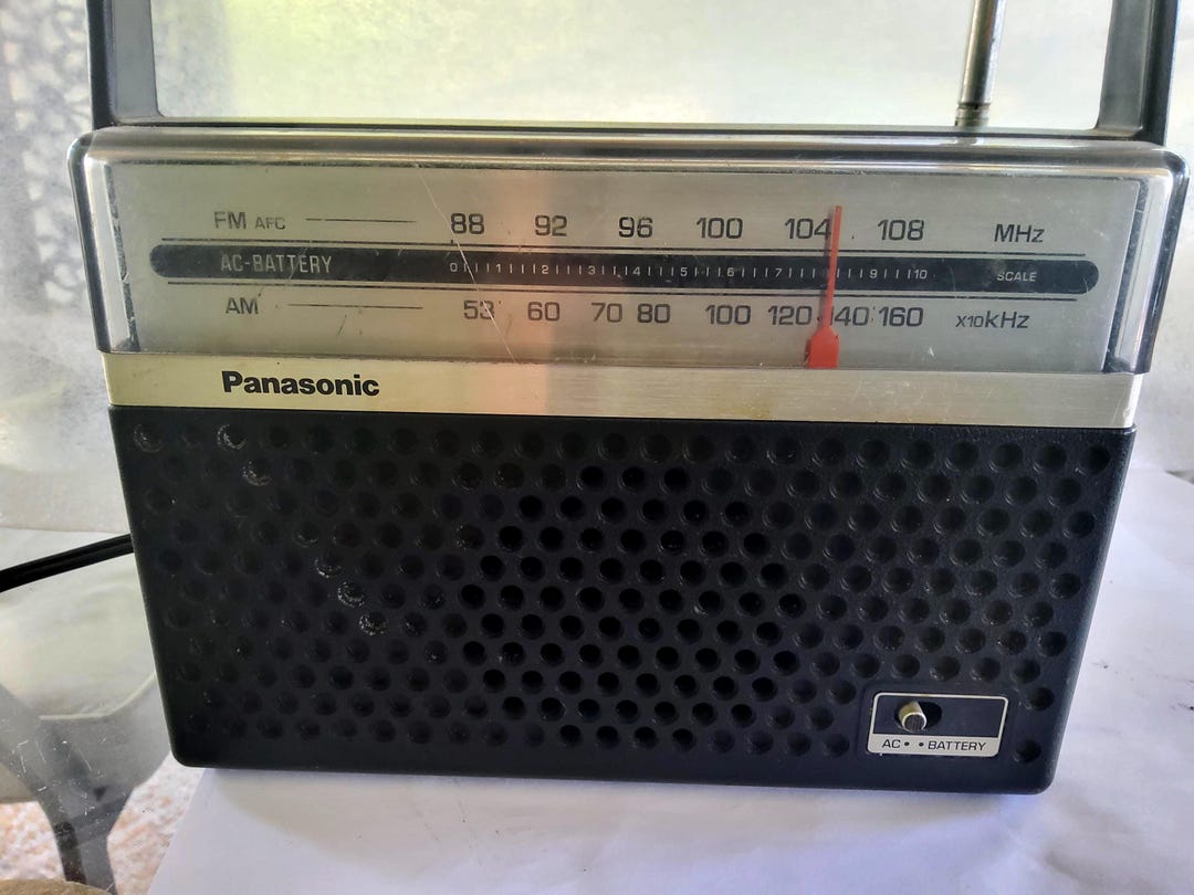 Vintage Panasonic RF-546 AM/FM Portable Radio - Etsy