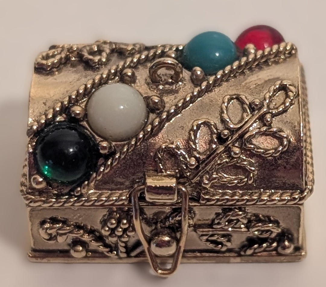 Avon Queen’s Ransom Treasure Chest Necklace Pendant Charm | Trinket Box ...