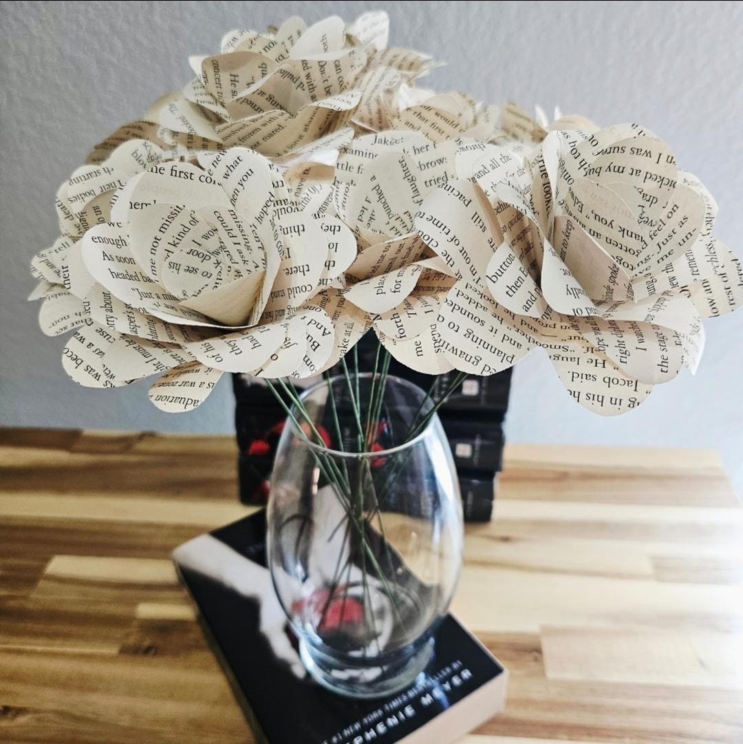 Twilight Saga Book Page Roses Bouquet, Handmade Paper Flowers - Etsy