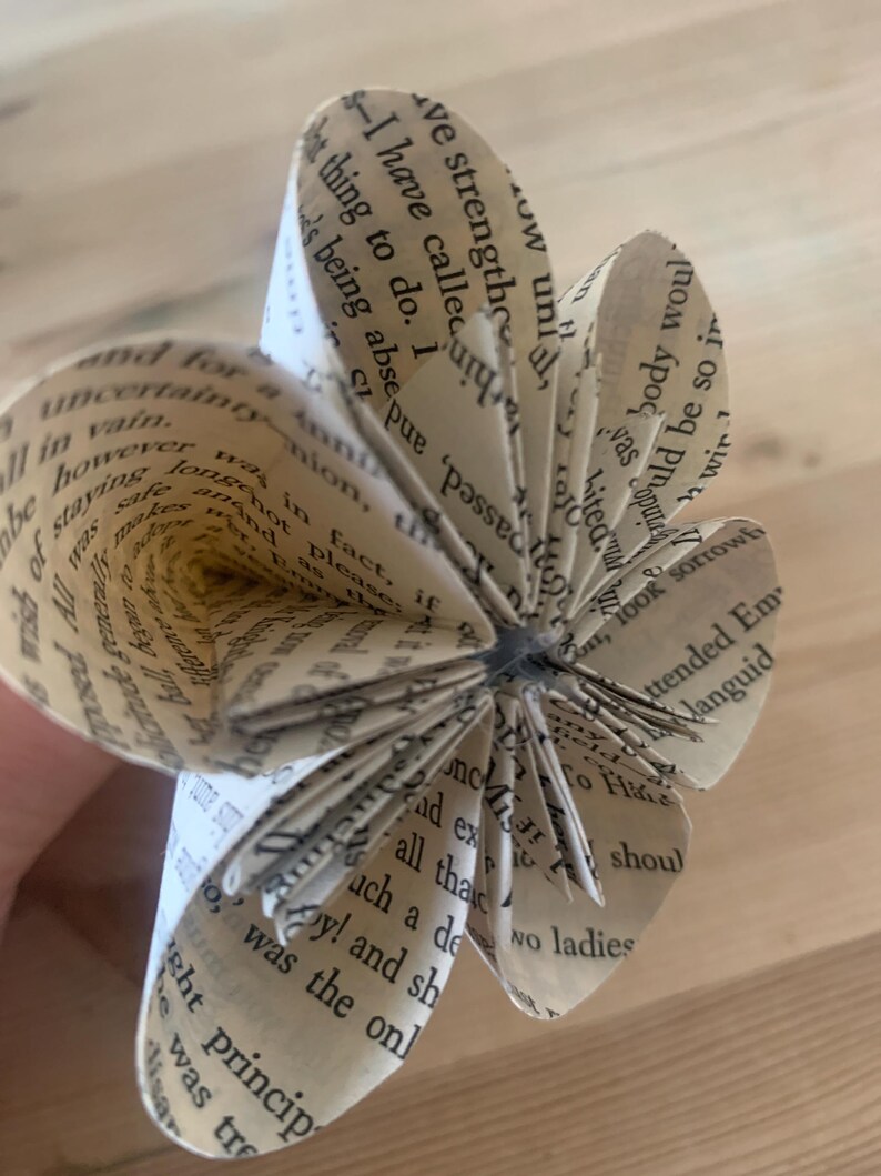 Vintage Book Page Paper Flower - Literary Decor, Wedding Table ...